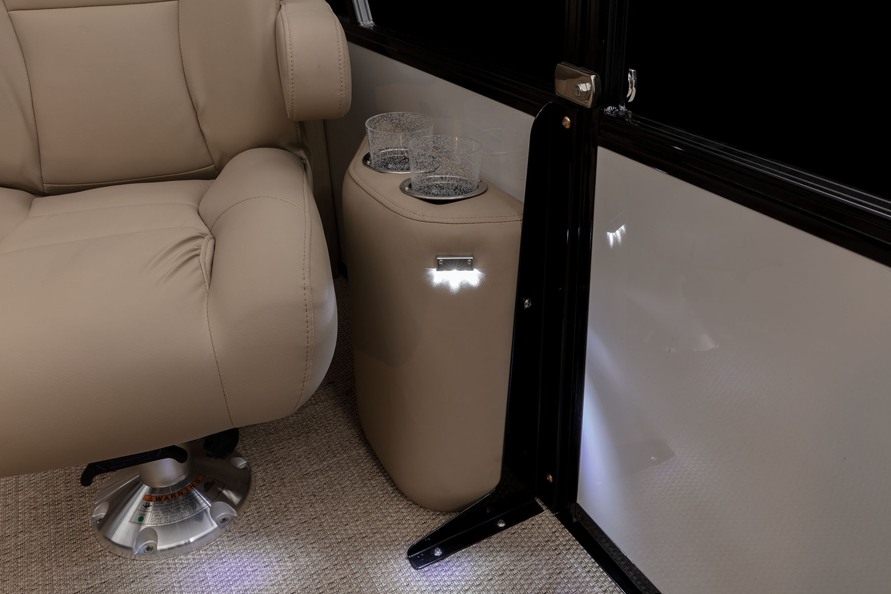 230 DL3 - REGENCY Pontoon Boat