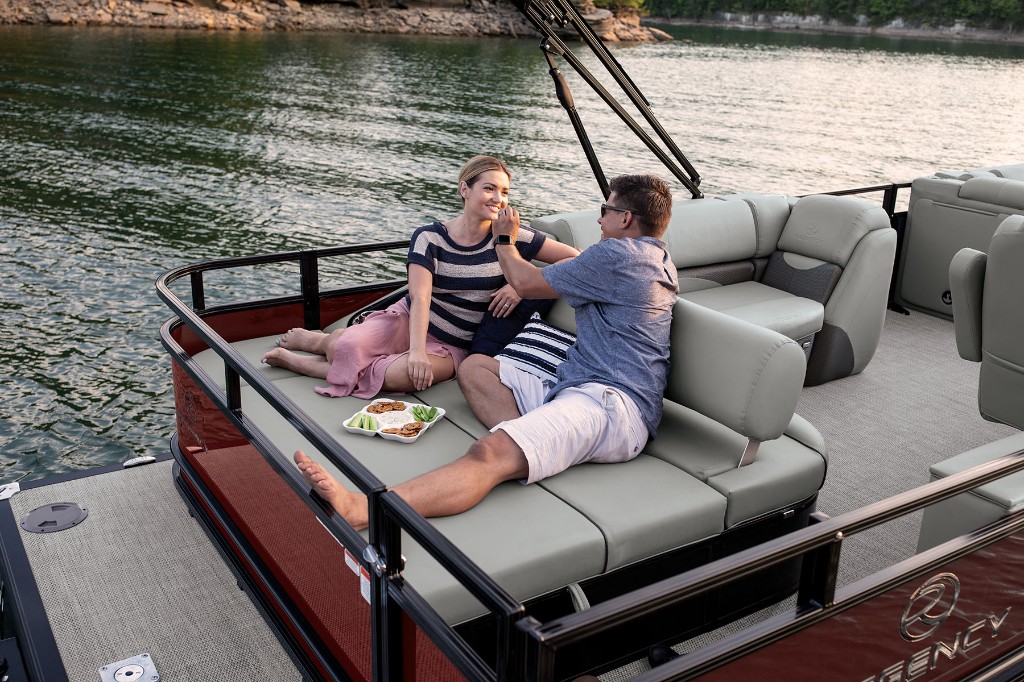 250 DL3 - REGENCY Pontoon Boat