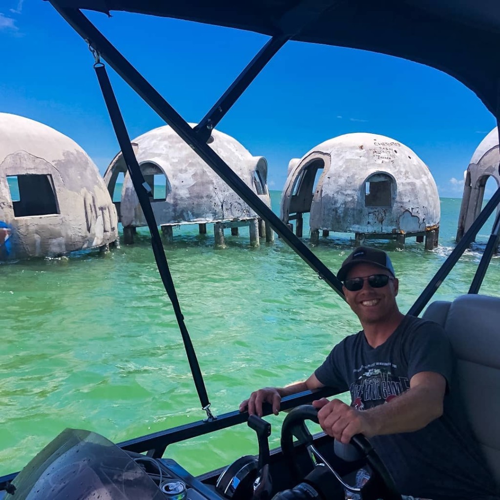 REGENCY Luxury Pontoon Boats